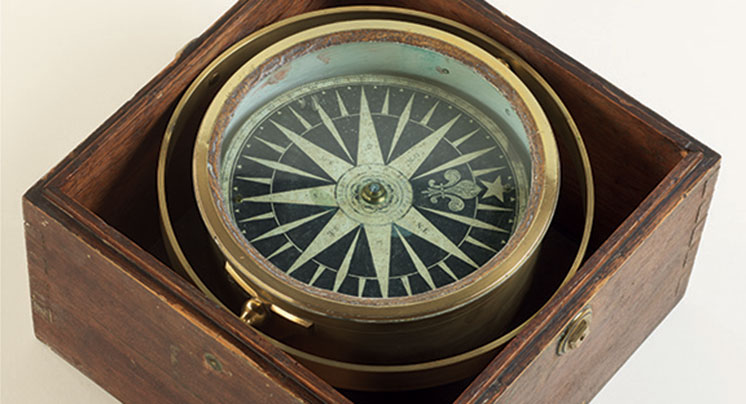 Steering and bearing compasses | Musée national de la Marine