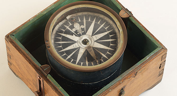 Steering and bearing compasses | Musée national de la Marine