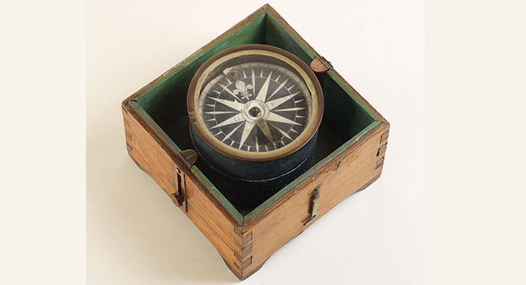 Steering and bearing compasses | Musée national de la Marine